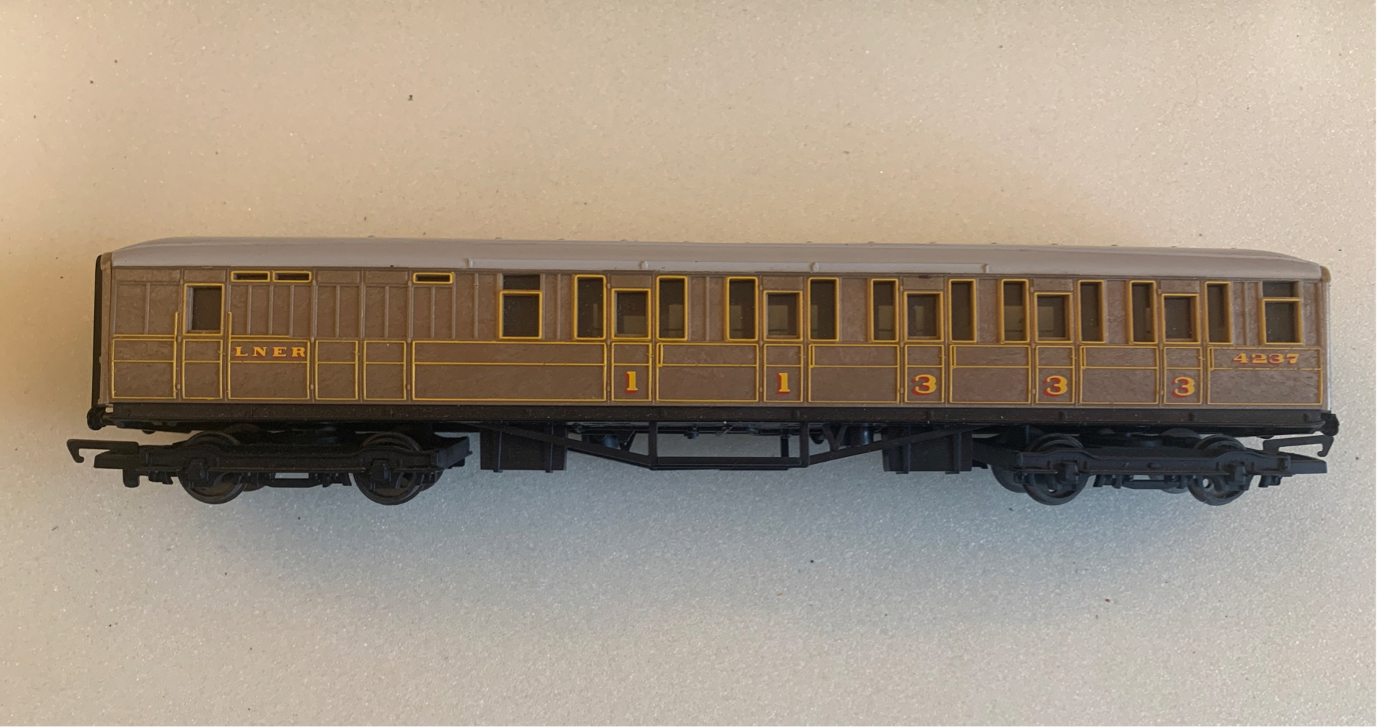 Hornby - Gresley Brake Composite LNER 4237 Coach