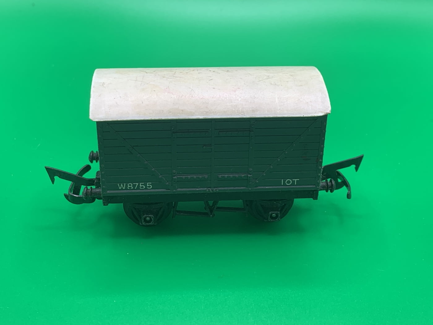 Triang R11/14 Closed Van W8755 10T