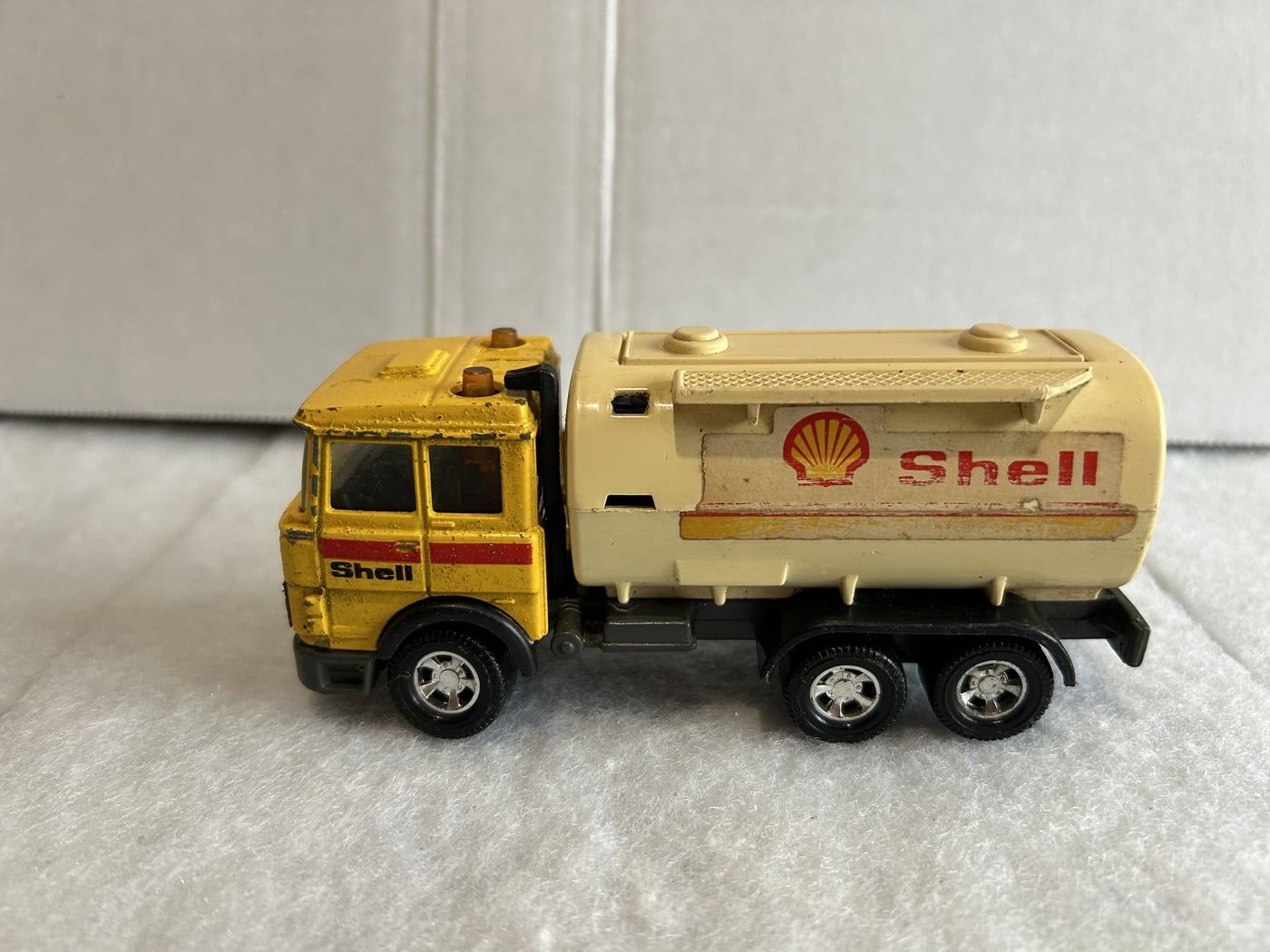 Matchbox - Superkings - Shell Fuel Truck